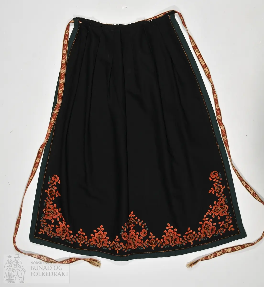 forkle -Norsk institutt for bunad og folkedrakt / DigitaltMuseum