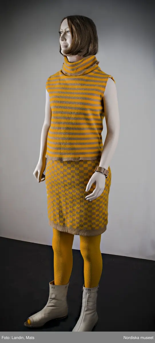 Klänning, kvinnlig dräkt, Anna-Modeller (Åhus), 1965. Acryltrikå ...