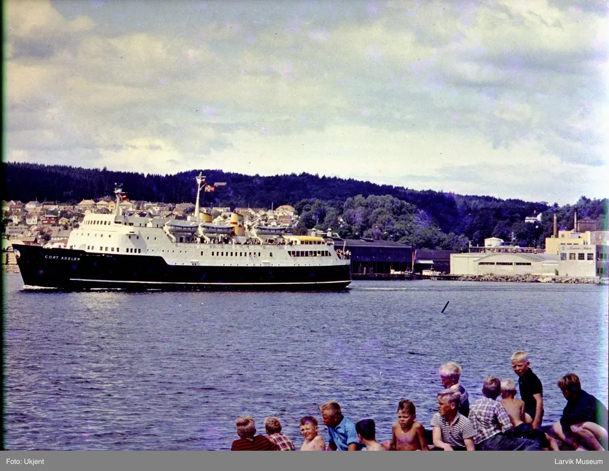 fartøy, motorferge, "Cort Adeler" -Larvik Museum / DigitaltMuseum