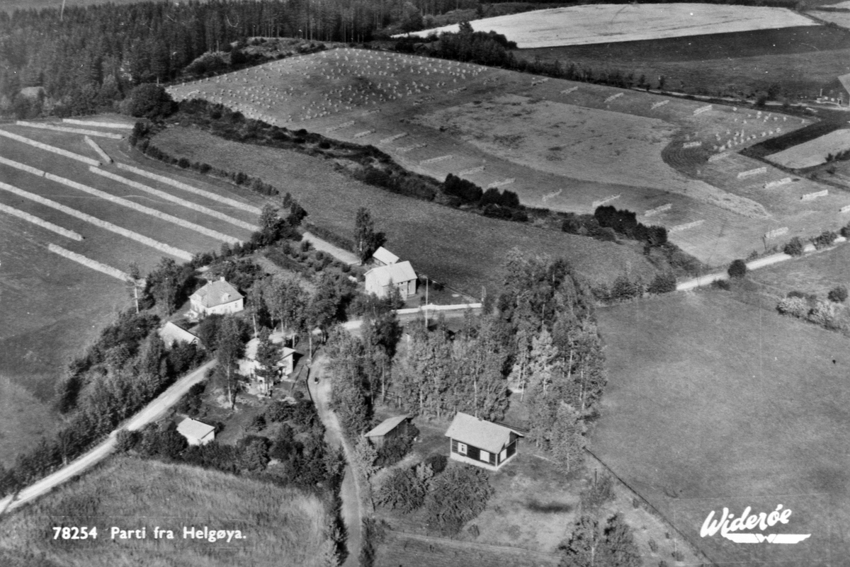 Flyfoto, Helgøya, det gamle posthuset Vesleheimen, Lund, Aspelund ...