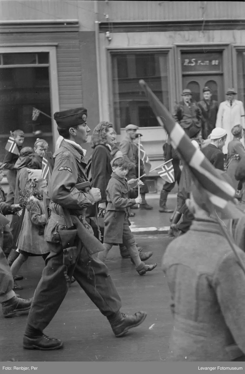 William Colby amerikansk fallskjermjeger. -Levanger Fotomuseum ...