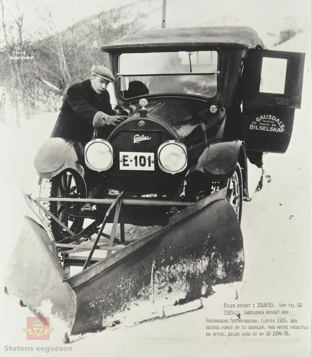 1919 modell Cadillac med snøplog i Gausdal -Norsk vegmuseum / DigitaltMuseum
