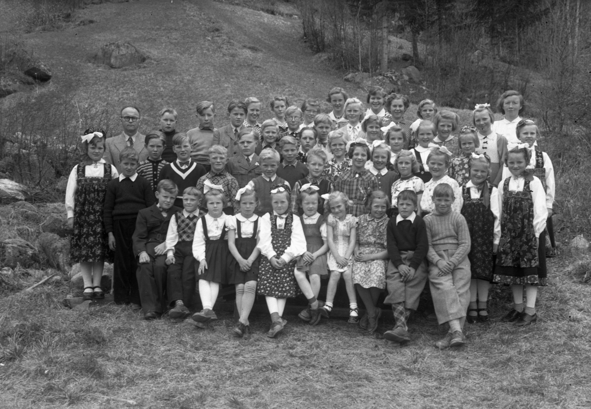Øygardane skule 1954. 1 rekje frå v. Ivar Anders Bratland,Timann ...