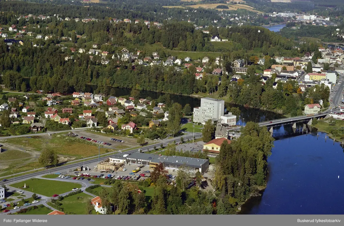 Eikli området med Rådhuset og Eikli skole Storelva Helgesbråten i ...