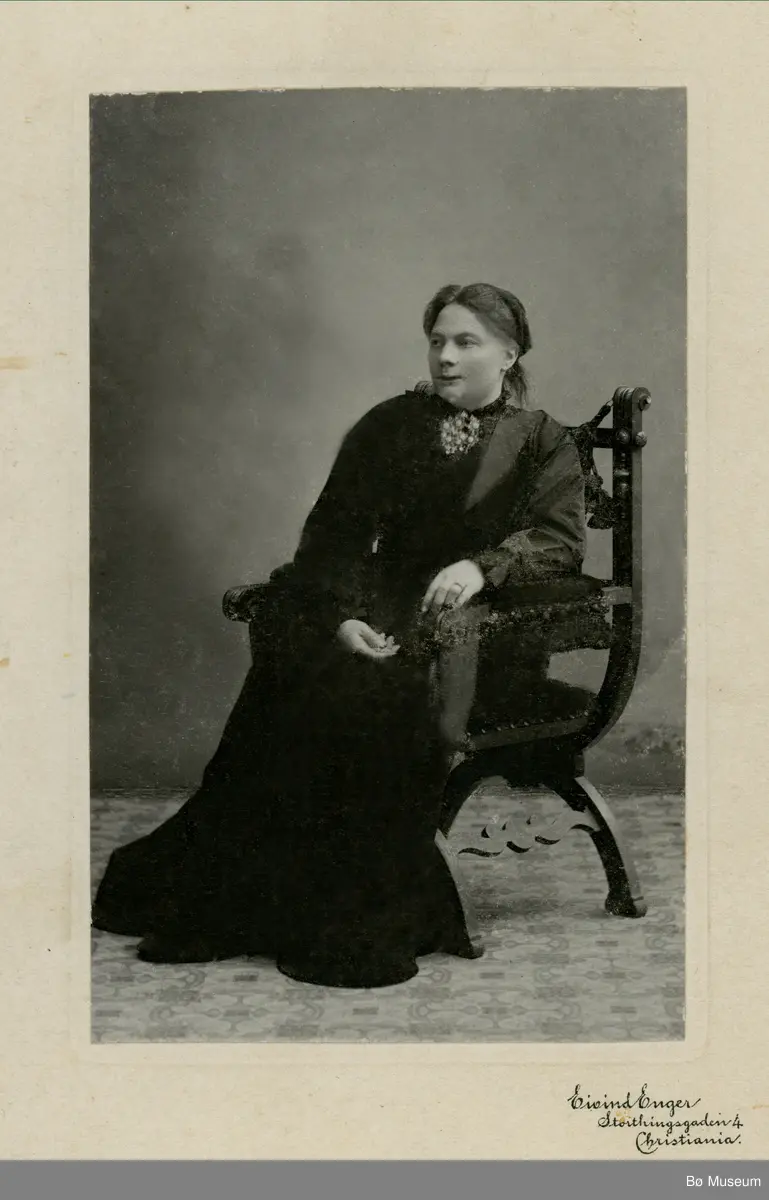 Portrettfoto av Aslaug Kleppen -Bø Museum / DigitaltMuseum
