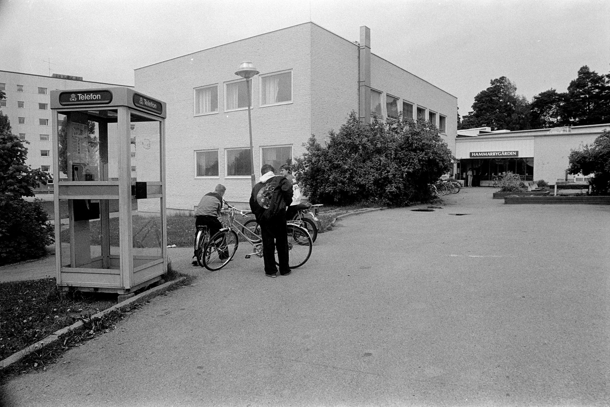 Kiosk i Hammarby centrum (Hammarbygrillen) -Västerås Stadsarkiv ...