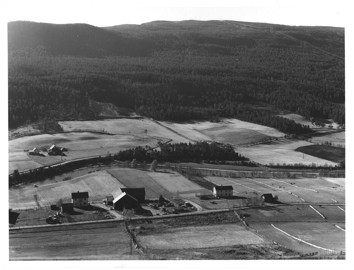 Lesja med endel snøskjermer -DEXTRA Photo / DigitaltMuseum