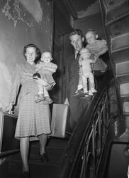 Misjonærfamilie på vei til Kongo.