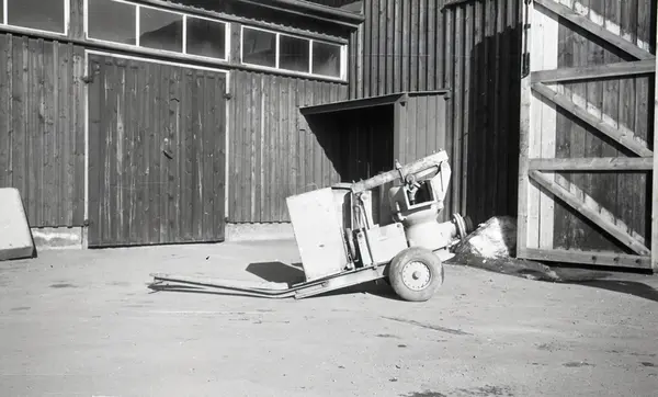 Arbetsmaskin vid Tekniska verkens garage och förråd på Gamla ...