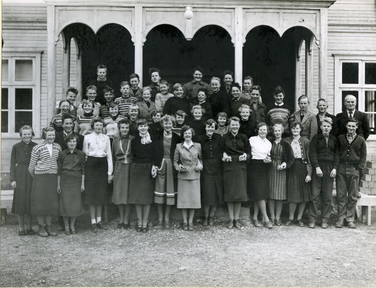 Framhaldsskule og snikkarskule på Fredheim -Valdres Folkemuseum ...