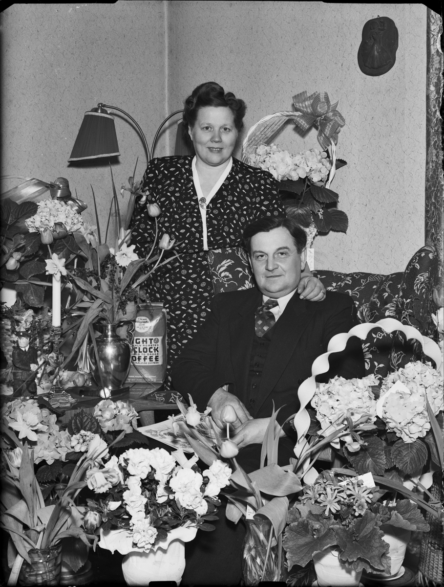 Ivar Rask med fru på 50-årsdagen, Österbybruk, Uppland 1950 ...