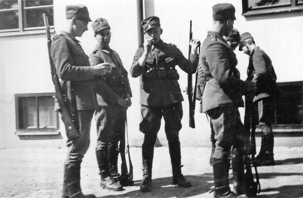 Lennart Bobergs fotoalbum, okt 1943 - juni 1947 -Garnisonsmuseet ...