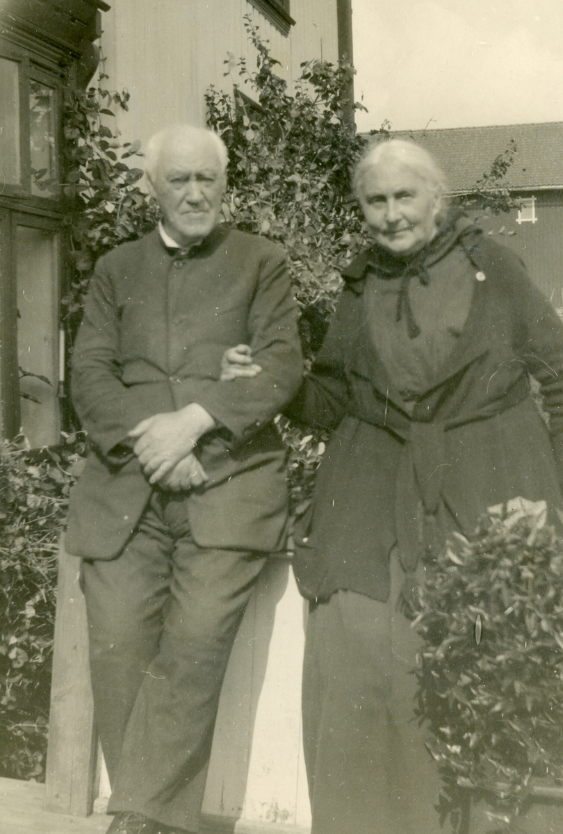 Julius Andreas Kofoed og kona Olufine Amalie Kofoed. Han var prest i Bø ...