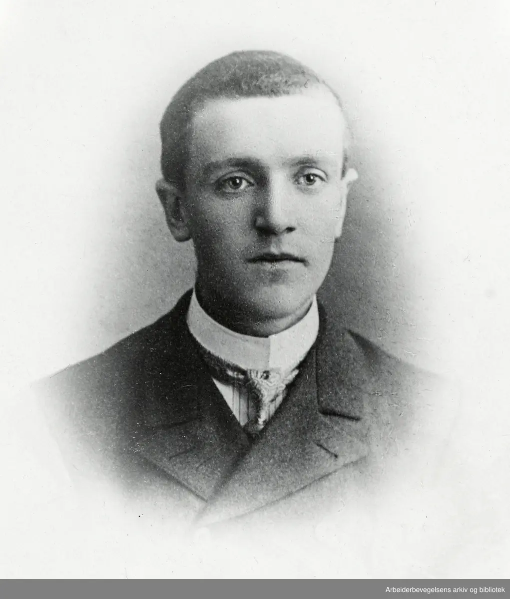 Marius Folstad (1888 - 1913). Sekretær for fagforeningen ved Piene ...