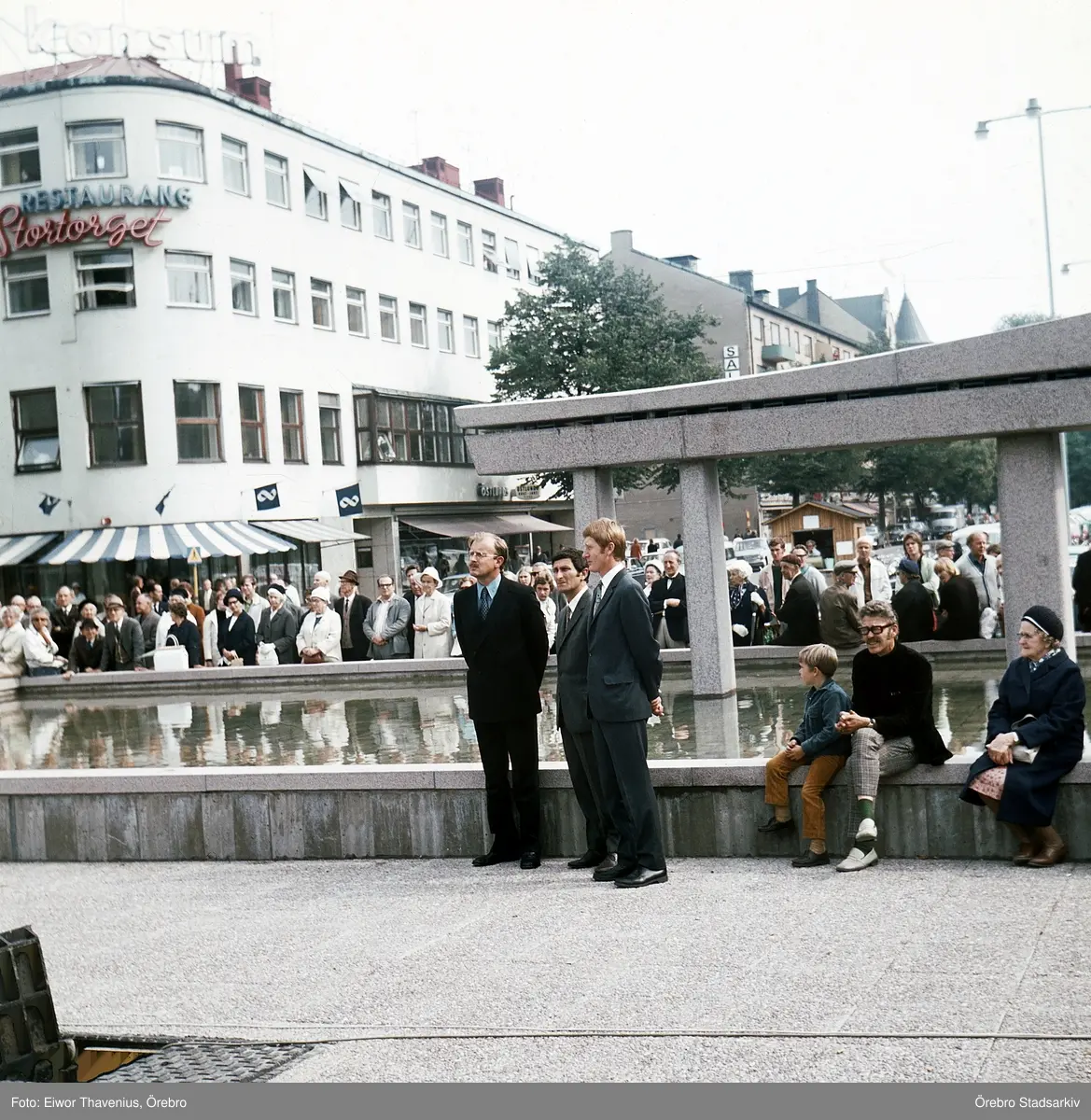 Invigning av skulpturen Likkistan, 1970 -Örebro Stadsarkiv / DigitaltMuseum