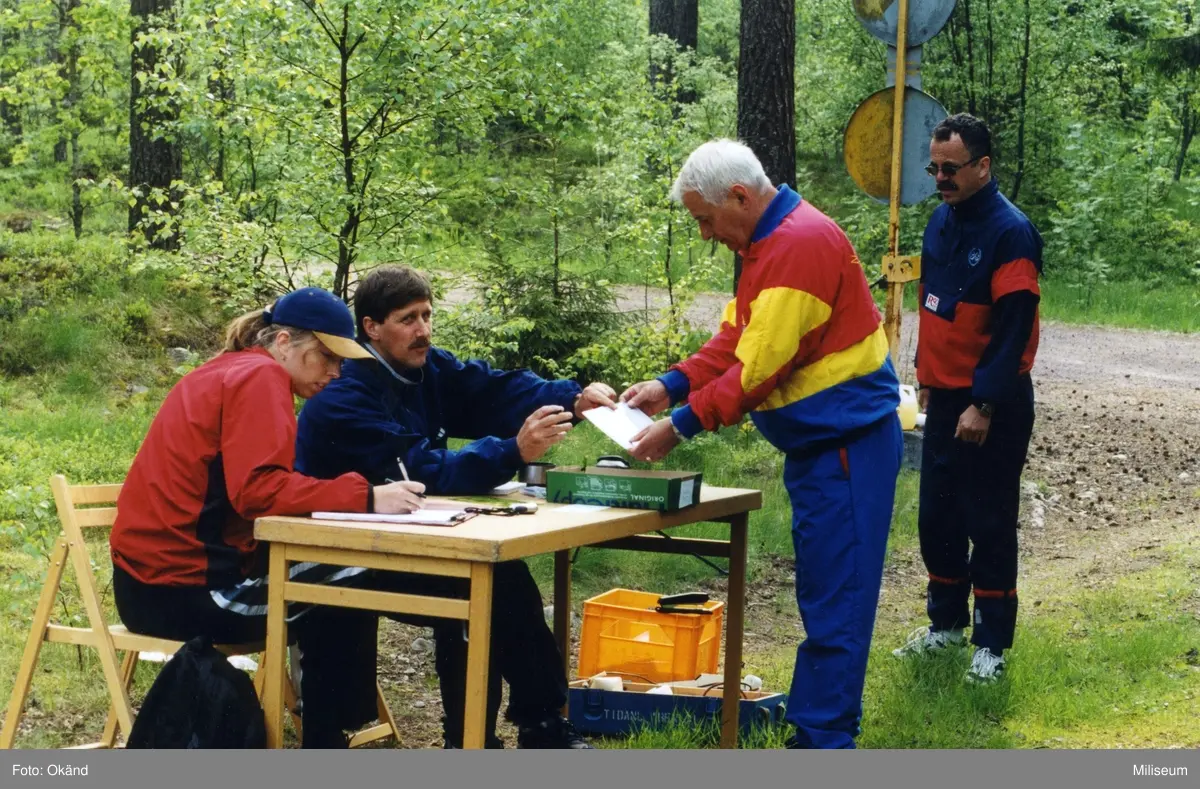 Vårfälttävlan, Ing 2. Sittande: Frida Berglund och Jan Engblom; vid ...