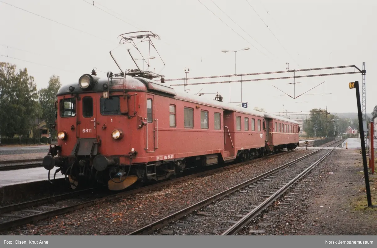 Elektrisk motorvognsett type 68A med motorvogn BM 68A11 fremst, på ...
