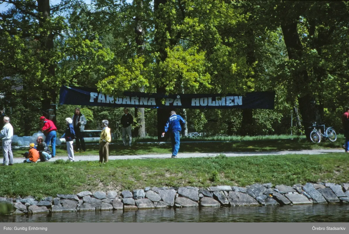Tävlingen "Fångarna på holmen" på båtens dag, 1996 -Örebro Stadsarkiv ...