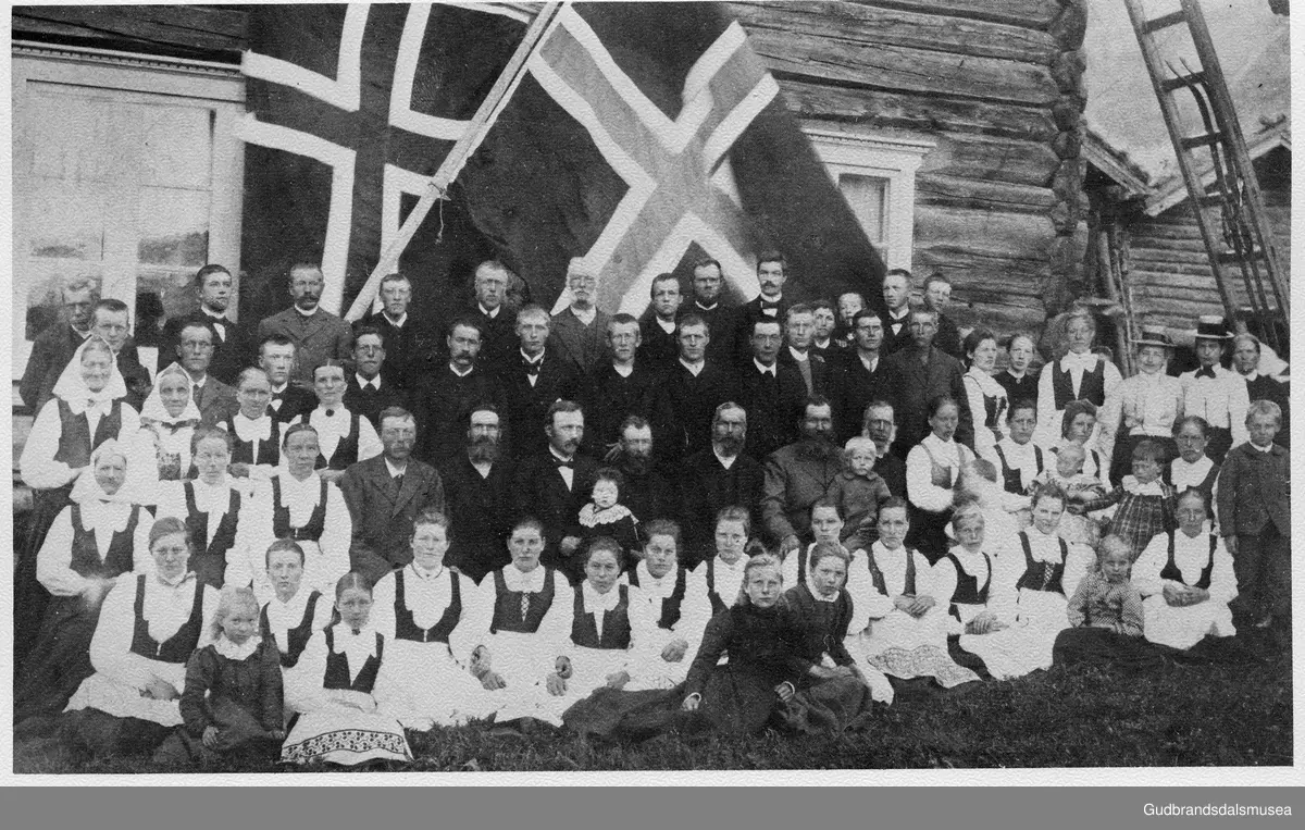 Frå eit ungdomslagstevne i Nord-Herad i år 1900. 1 Knut Sande, 2 Pål ...