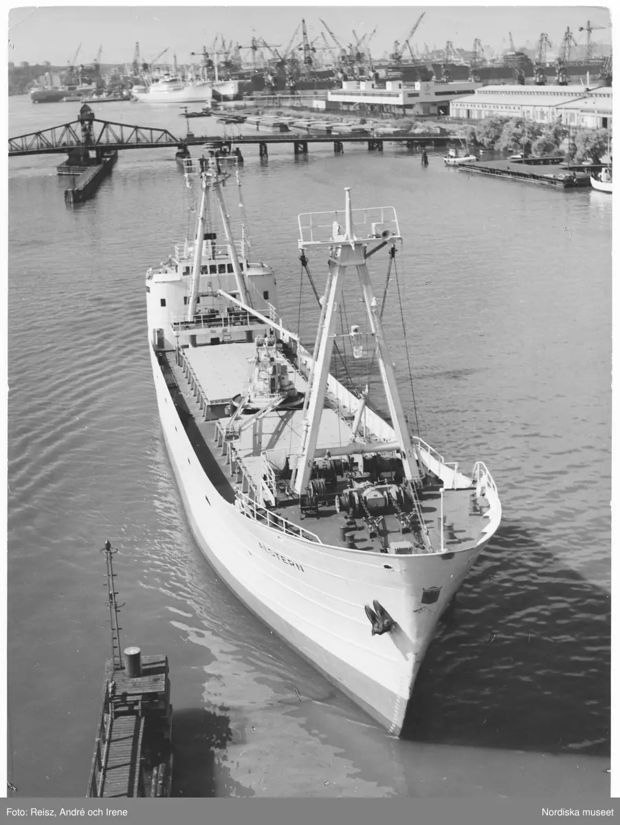 Göteborg. "Alstern", ett tankfartyg i Göteborgs hamn. -Nordiska museet ...
