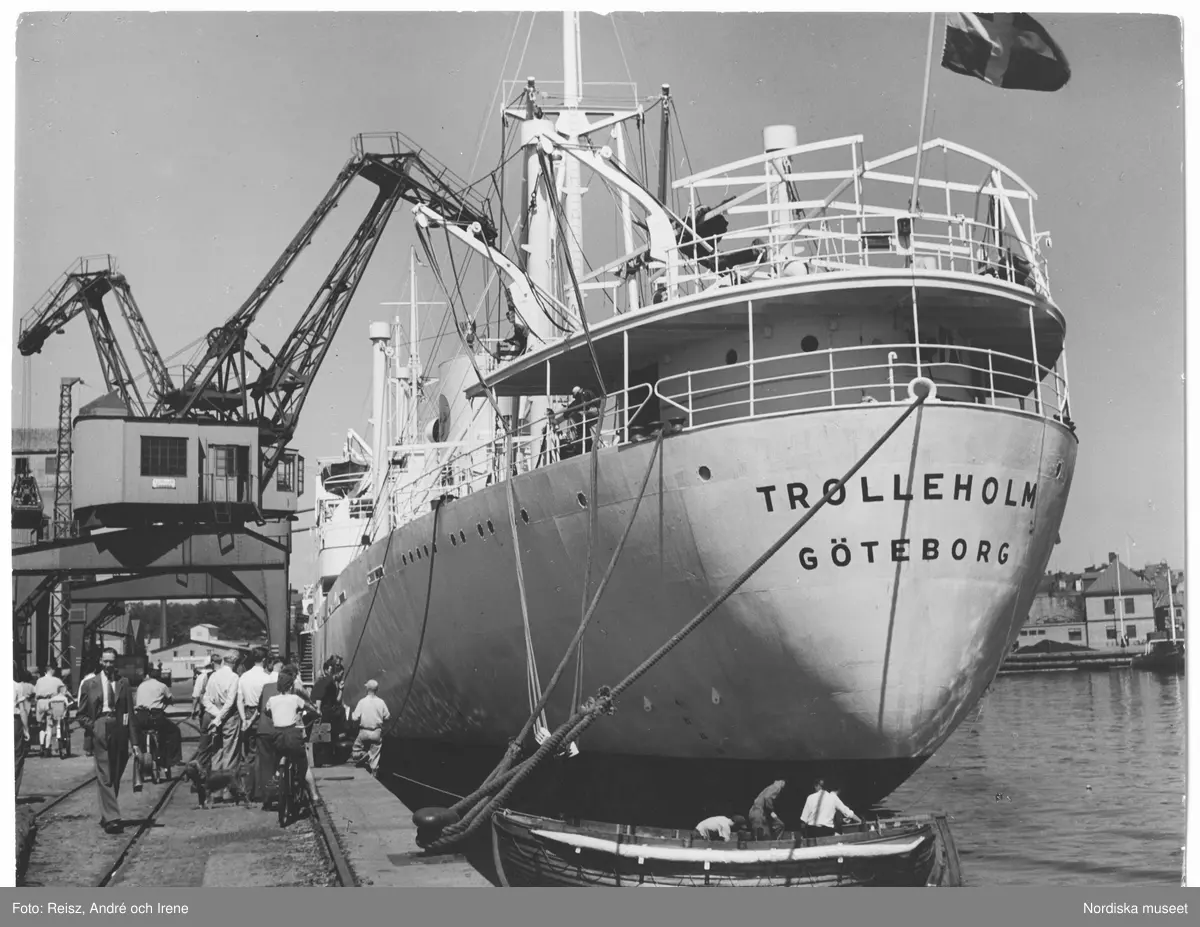 Skåne. Modernt lastfartyg, Trolleholm Göteborg, i Ystads hamn ...