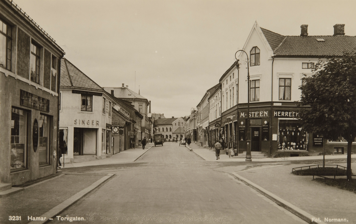 Postkort, Hamar, Østre Torg, Torggata 41, forretninger M. Steen ...