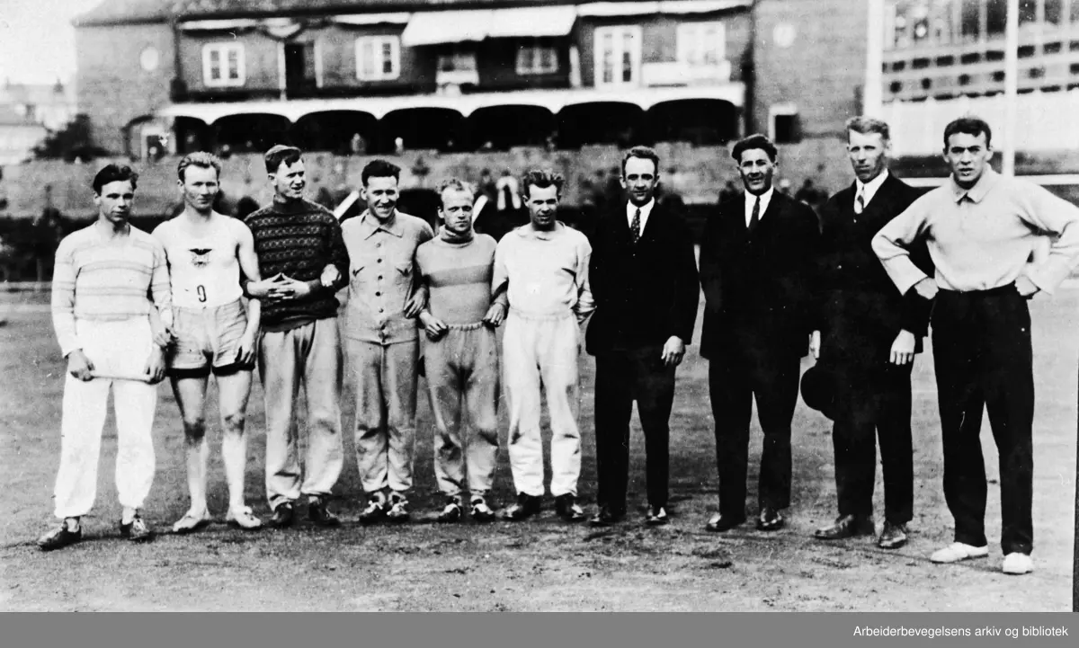 Fra et AIF-mesterskap på Bislett på begynnelsen av 1930-årene. Fra ...