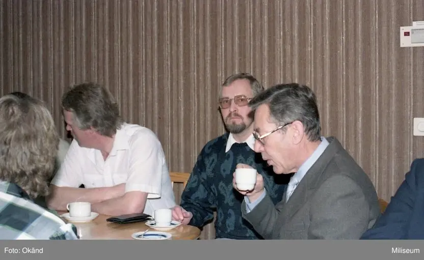 Arbetsplatsträff på Sunds herrgård. Från vänster Thomas Löfgren, Sven ...