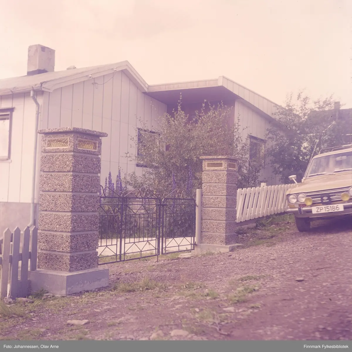 Foto av huset til malermester (husmaler) Odd Walderhaug og kone Doris ...