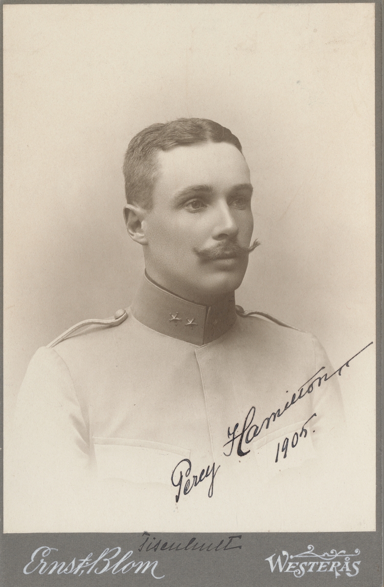 Porträtt av Percy Hamilton, löjtnant vid Livregementets dragoner K 2 ...