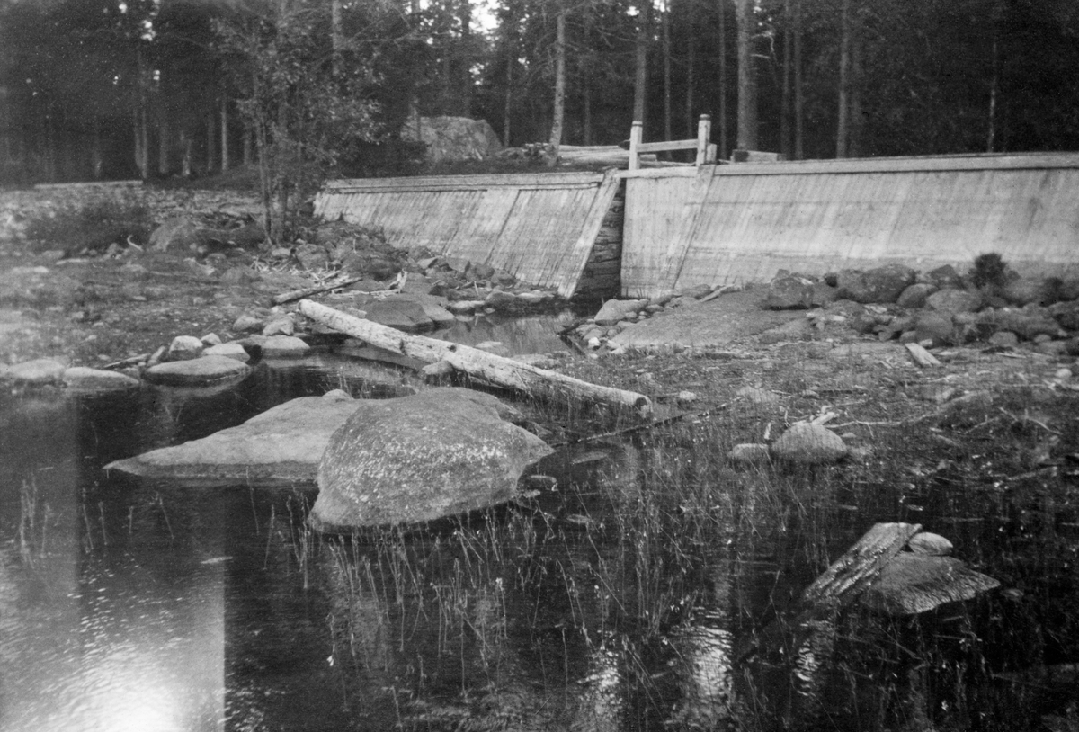 Fra Skasdammen på Brandval Finnskog, ved Skasåas utløp fra innsjøen ...