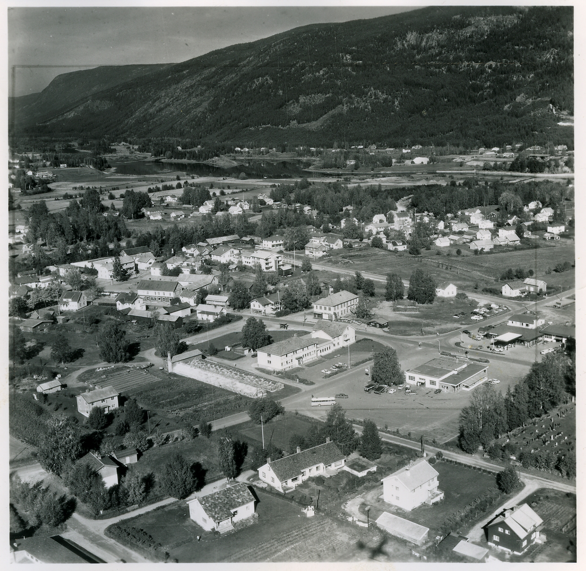 Flyfoto av Nesbyen -Hallingdal museum fotosamling / DigitaltMuseum