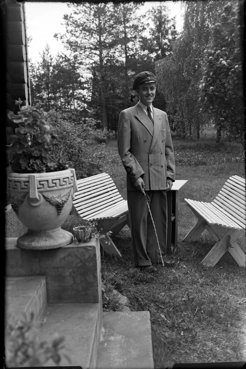 Portrett Lars Roar Langslet som17 år gammel russ fra Hønefoss Gymnas i ...