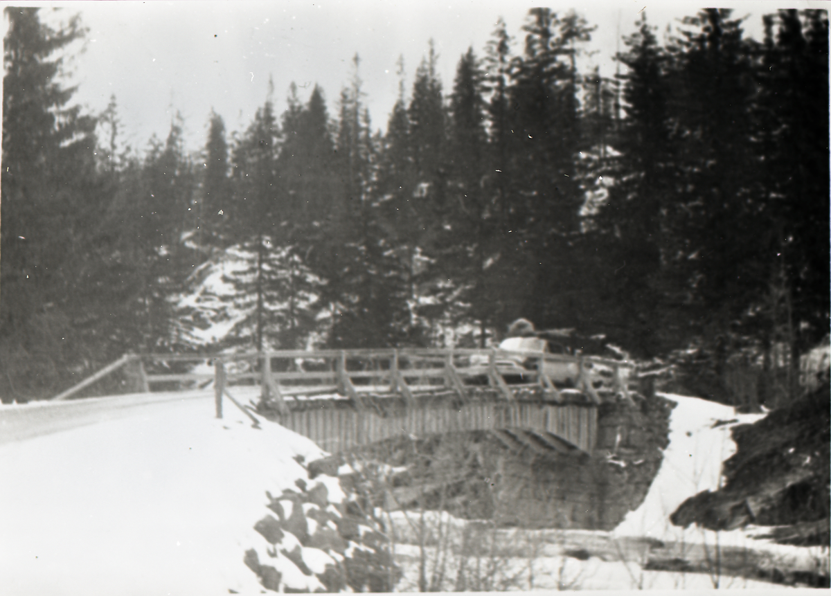 Bru over Rukkedøla. Dette er Vadbrua som ble bygd i sammenheng med den ...