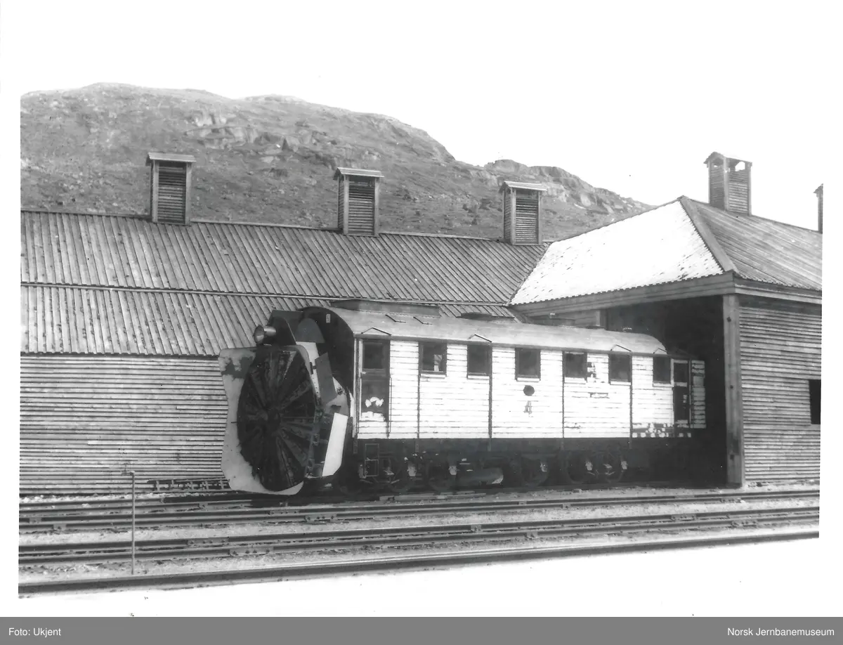 Roterende snøplog type II nr. 4 på Finse stasjon -Norsk Jernbanemuseum ...
