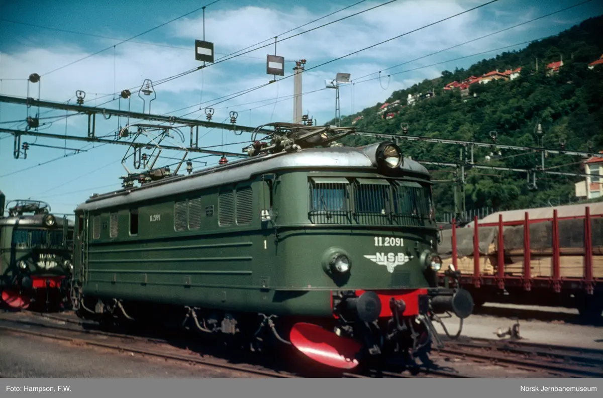 Elektrisk lokomotiv El 11 2091 på Bergen stasjon -Norsk Jernbanemuseum ...