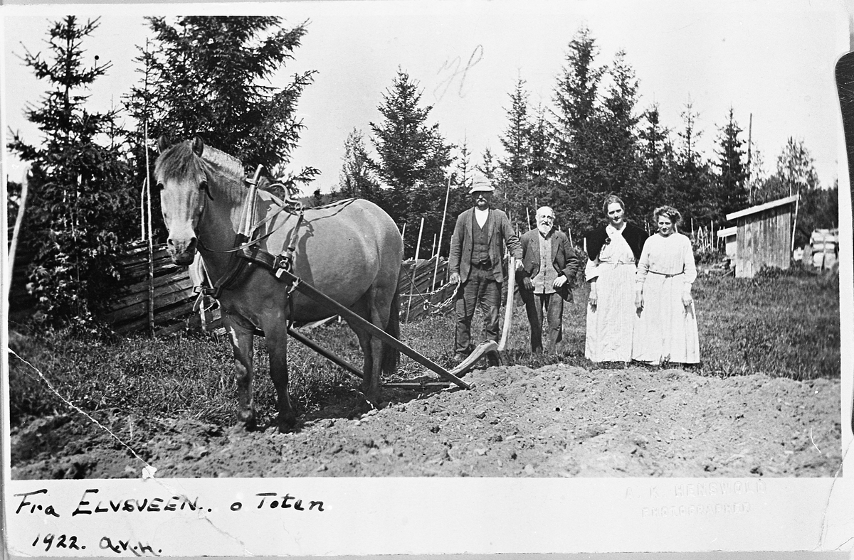 Våronn. Blakken, Peder Hovelsrud, Hans Kristian Elvesveen, fru Stenberg ...