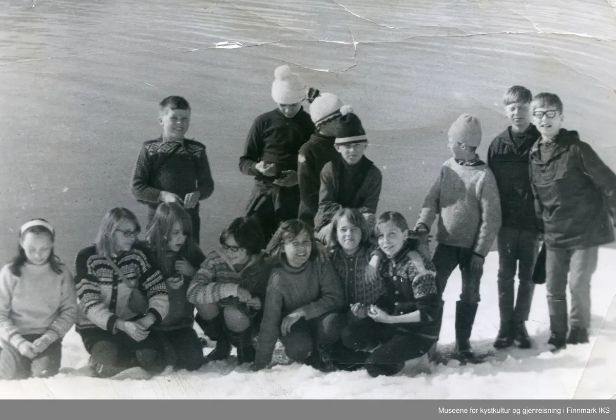 Sarnes. Gruppebilde av elever fra Solvang internatet. 1963-1970 ...