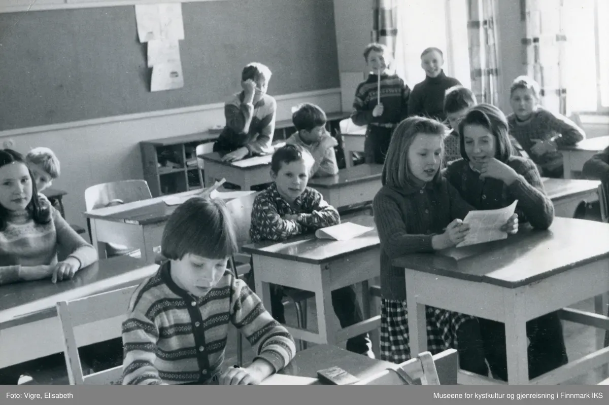 Sarnes. Undervisning på et av klasserommene på Solvang internatet. 1960 ...