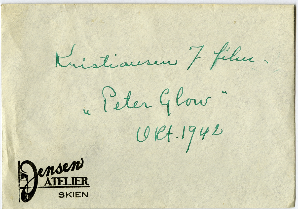 Foto av travhesten Peter Glow, med sulky og kusk Påskrift på konvolutt ...