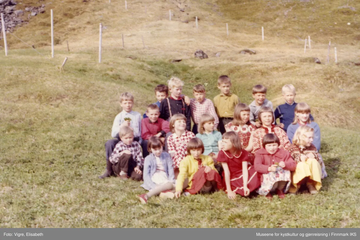 Sarnes. Gruppebilde med elever fra Solvang internatet. 1960/61 ...