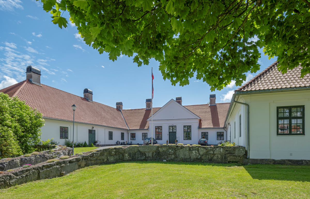 Larvik hospital, fotografert fra nordvest, mot gårdsrommet, en ...