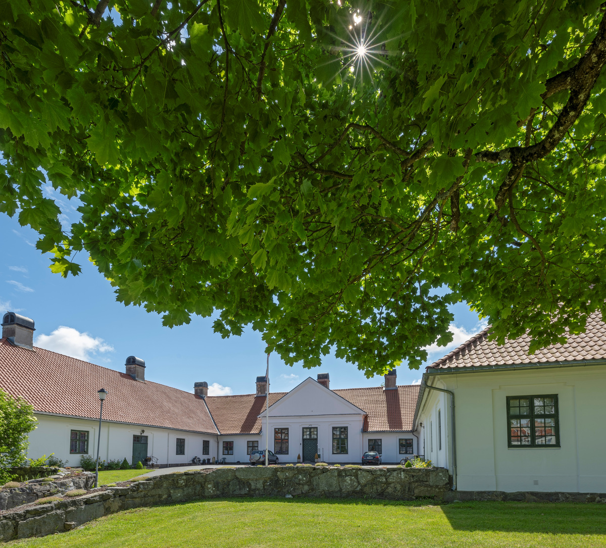 Larvik hospital, fotografert fra nordvest, mot gårdsrommet, en ...
