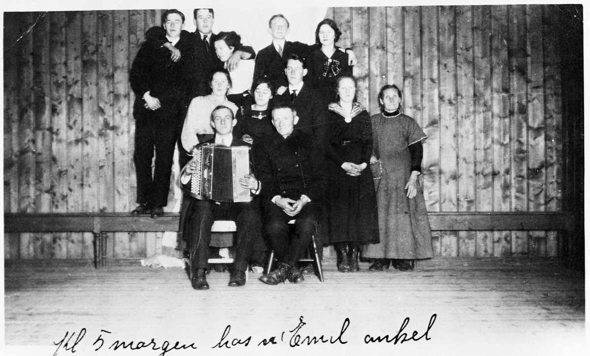Klokka fem om morgenen en dag i 1918-1919 hos Emil Ouren på Frang i ...