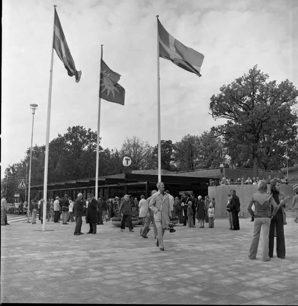 Invigning av Järvabanan, i dag kallad Blå linjen, 1975. -Spårvägsmuseet ...
