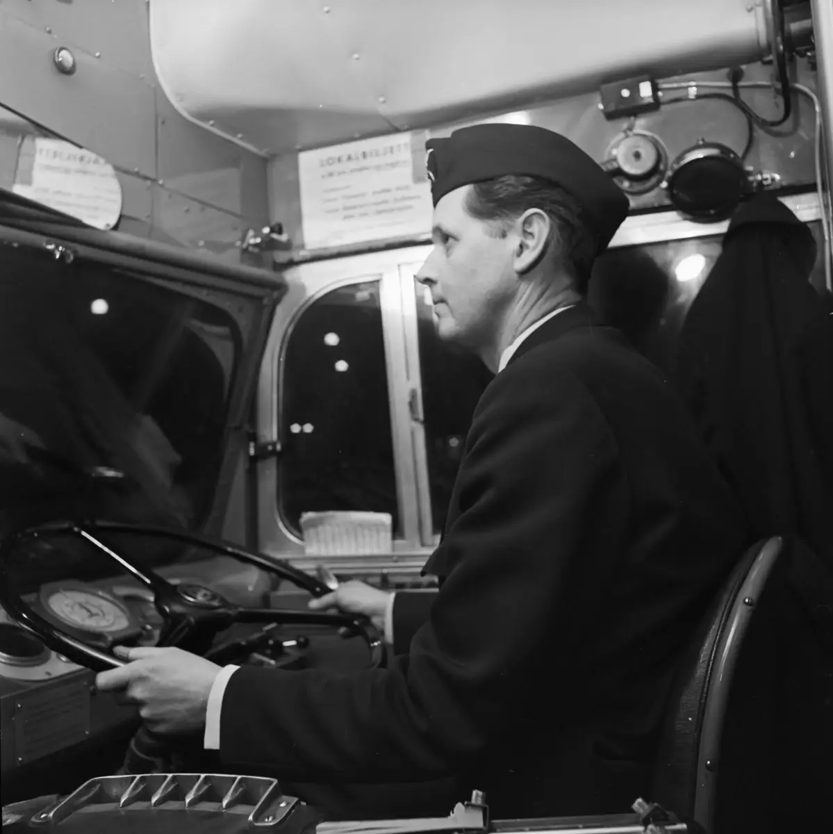 Bussförare Eric Westerberg -Spårvägsmuseet / DigitaltMuseum