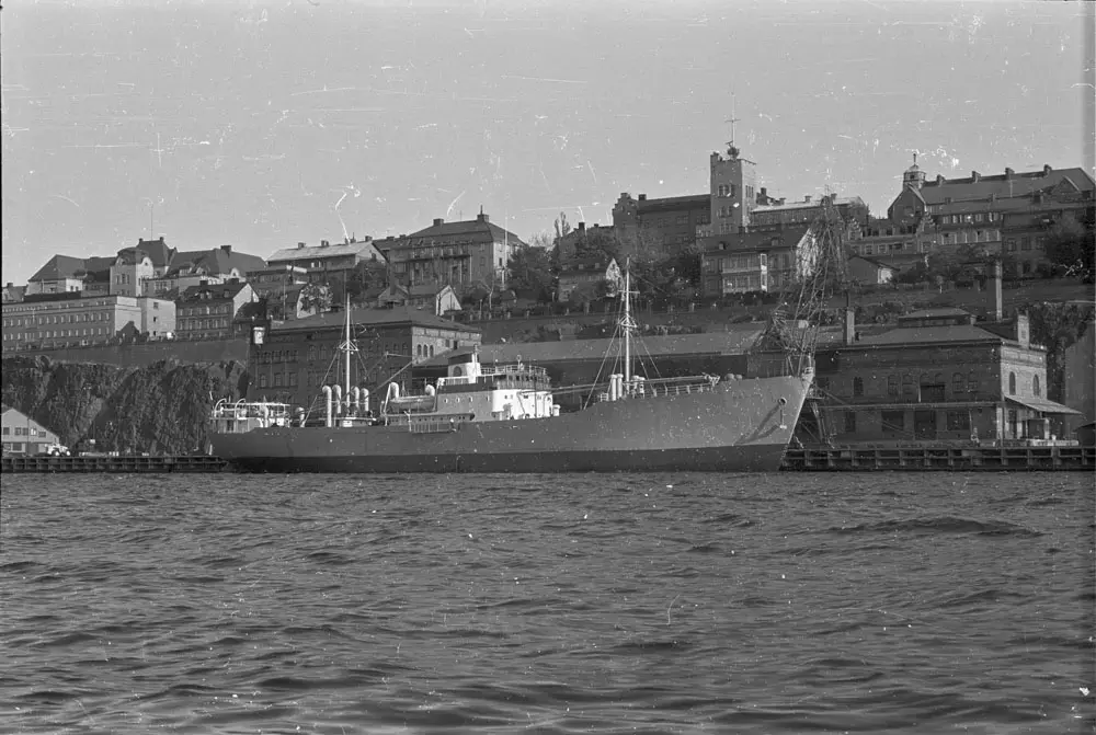 Lastfartyg i Stadsgården -Spårvägsmuseet / DigitaltMuseum