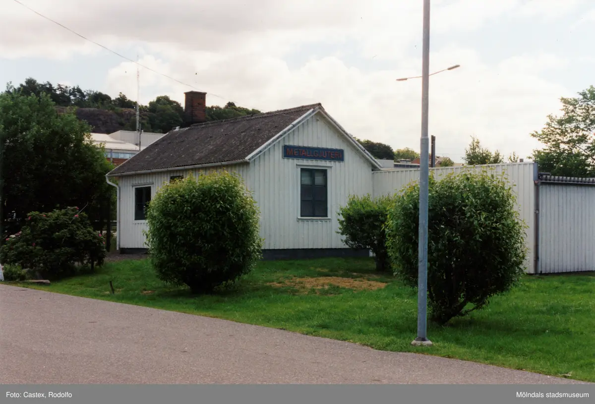Mölndals Metallgjuteri vid Fredriksgatan i Trädgården, Mölndal. Fotografiet är taget i juli 1998 ...