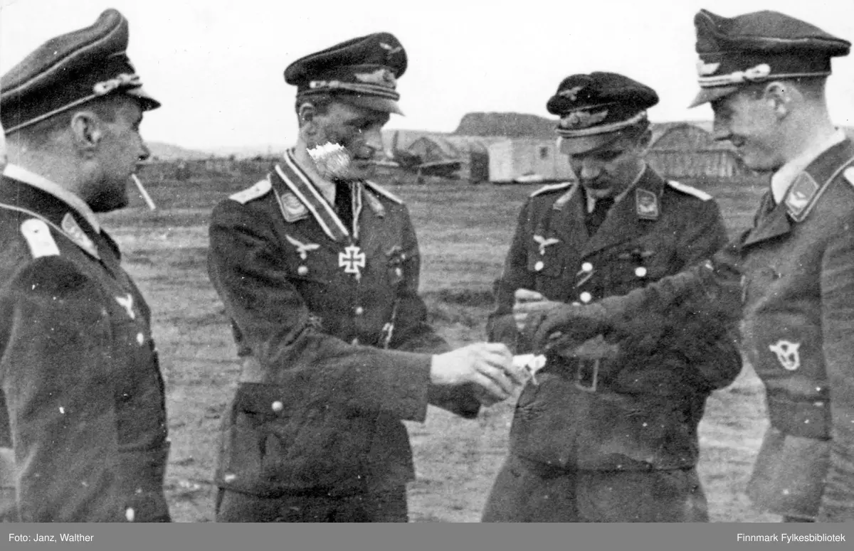 Kaptein Friedrich-Wilhelm Strakeljahn, sjef for 14. jagerbombeskvadron ...