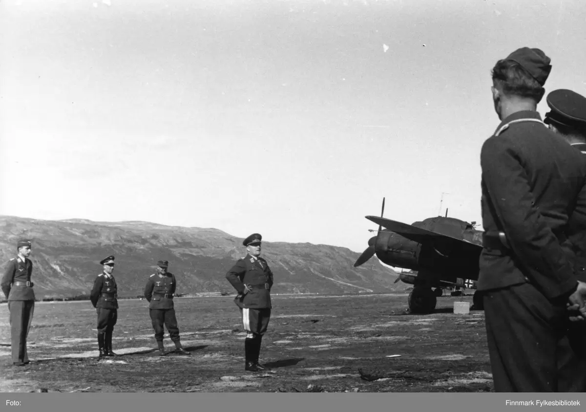 Sjef for luftflåte 5 generaloberst Hans-Jürgen Stumpff på besøk ved 8 ...